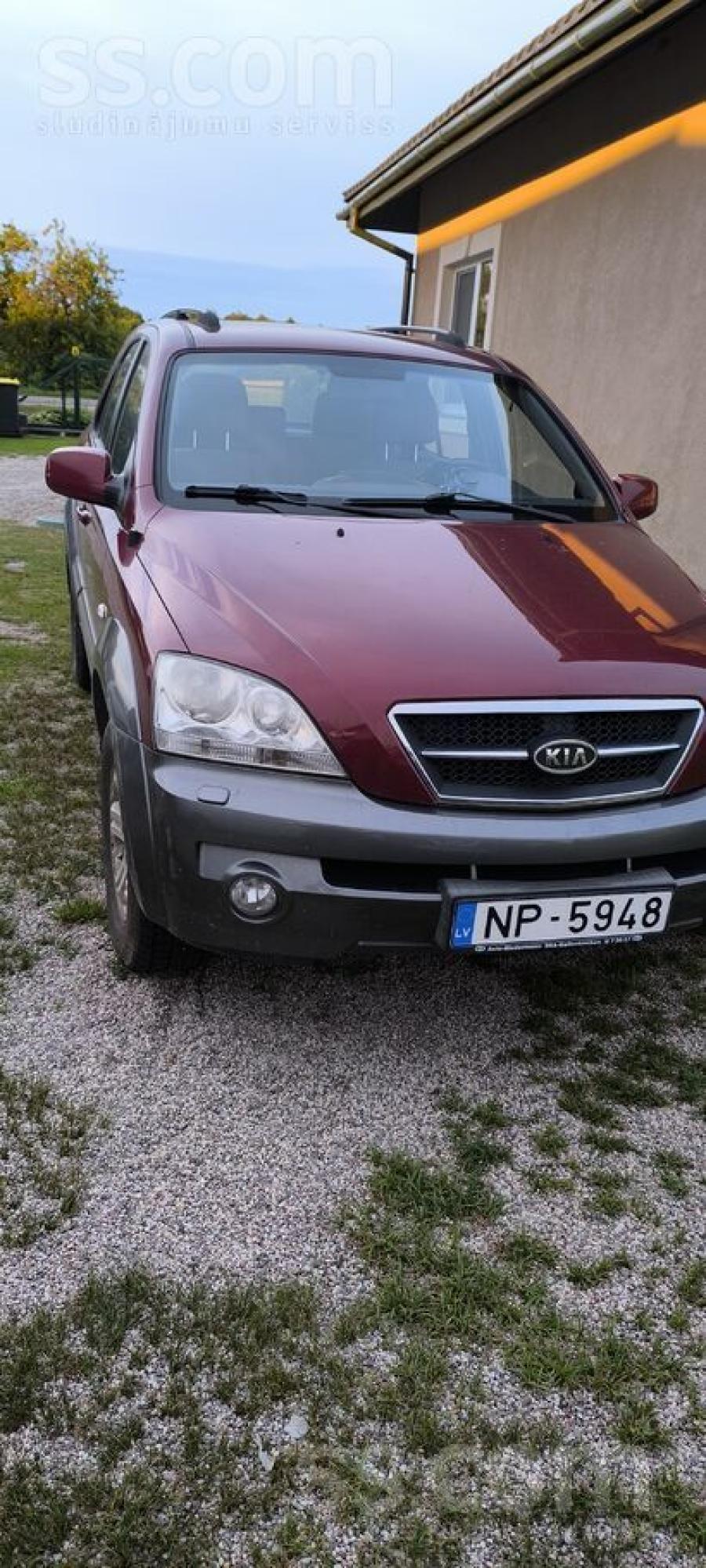 Red Kia Sorento 2005 in Daugavpils, with an engine capacity of 2.50 L and mileage of 222 thousand km for 3000 €, photo 3 on AUTOMOTO.COM.LV