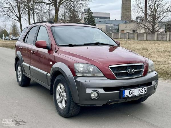 Red Kia Sorento 2006 in Silute, with an engine capacity of 2.50 L and mileage of 274 thousand km for 2500 €, photo 1 on AUTOMOTO.COM.LV