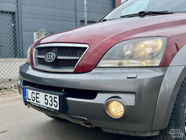 Red Kia Sorento 2006 in Silute, with an engine capacity of 2.50 L and mileage of 274 thousand km for 2500 €, photo 6 on AUTOMOTO.COM.LV