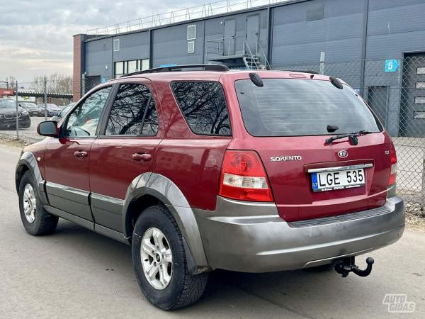 Red Kia Sorento 2006 in Silute, with an engine capacity of 2.50 L and mileage of 274 thousand km for 2500 €, photo 7 on AUTOMOTO.COM.LV