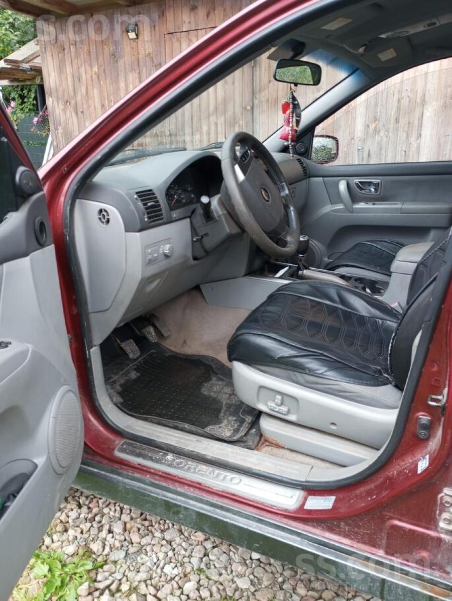 Sarkans Kia Sorento 2006 Jelgava, ar dzinēja tilpumu 2.50 L un nobraukumu 350 tūkst. km par 1500 €, foto 5 vietnē AUTOMOTO.COM.LV