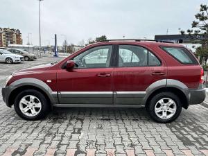Red Kia Sorento 2007 in Vilnius, with an engine capacity of 2.50 L and mileage of 240 thousand km for 2400 €, photo 6 on AUTOMOTO.COM.LV