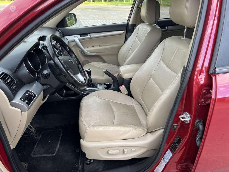 Sarkans Kia Sorento 2010 Prienai, ar dzinēja tilpumu 2.20 L un nobraukumu 224 tūkst. km par 4700 €, foto 15 vietnē AUTOMOTO.COM.LV
