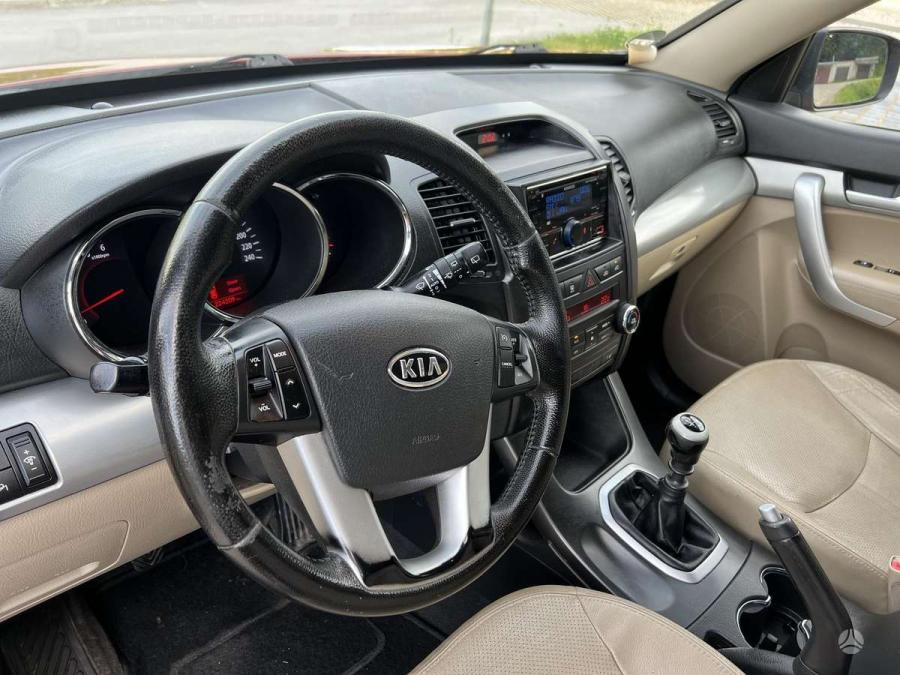 Sarkans Kia Sorento 2010 Prienai, ar dzinēja tilpumu 2.20 L un nobraukumu 224 tūkst. km par 4700 €, foto 18 vietnē AUTOMOTO.COM.LV