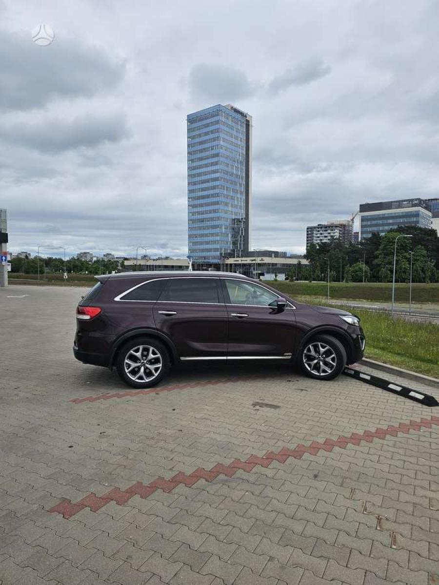 Red Kia Sorento 2016 in Vilnius, with an engine capacity of 2.20 L and mileage of 233 thousand km for 15555 €, photo 1 on AUTOMOTO.COM.LV