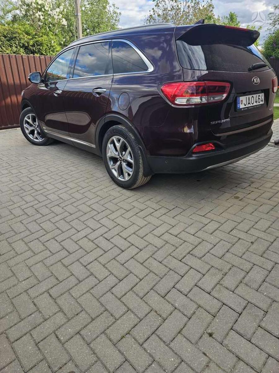 Red Kia Sorento 2016 in Vilnius, with an engine capacity of 2.20 L and mileage of 233 thousand km for 15555 €, photo 5 on AUTOMOTO.COM.LV