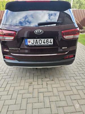 Red Kia Sorento 2016 in Vilnius, with an engine capacity of 2.20 L and mileage of 233 thousand km for 15555 €, photo 6 on AUTOMOTO.COM.LV