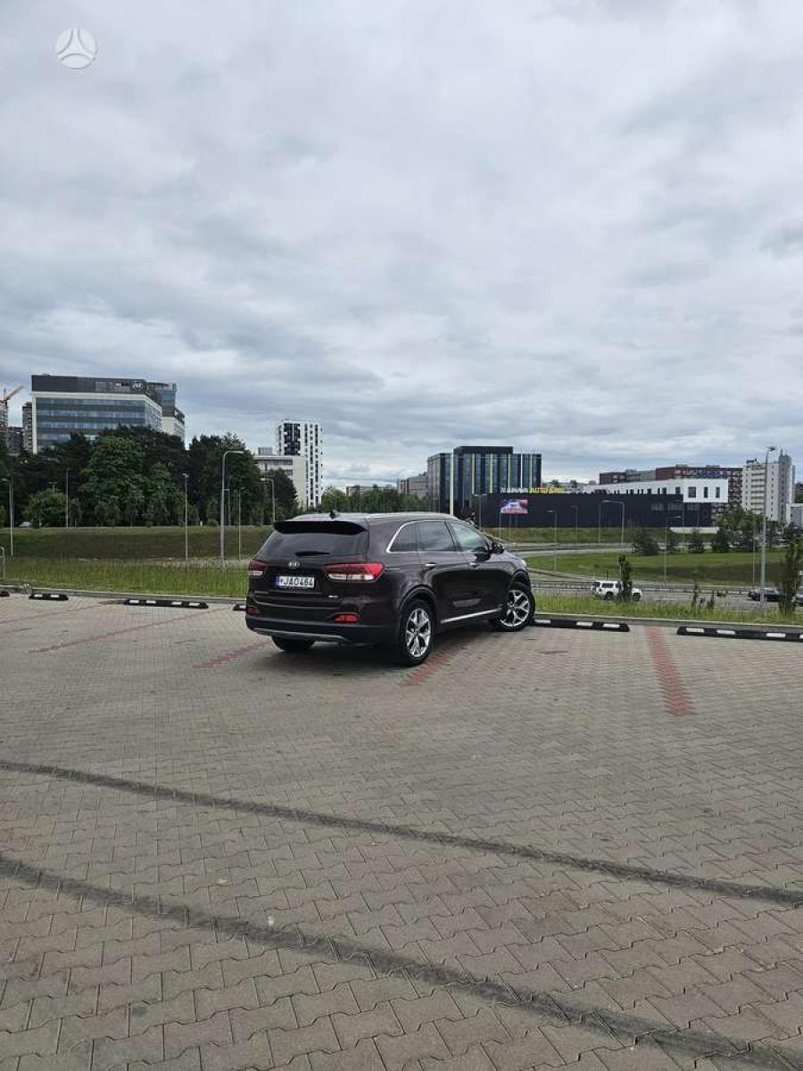 Red Kia Sorento 2016 in Vilnius, with an engine capacity of 2.20 L and mileage of 233 thousand km for 15555 €, photo 12 on AUTOMOTO.COM.LV