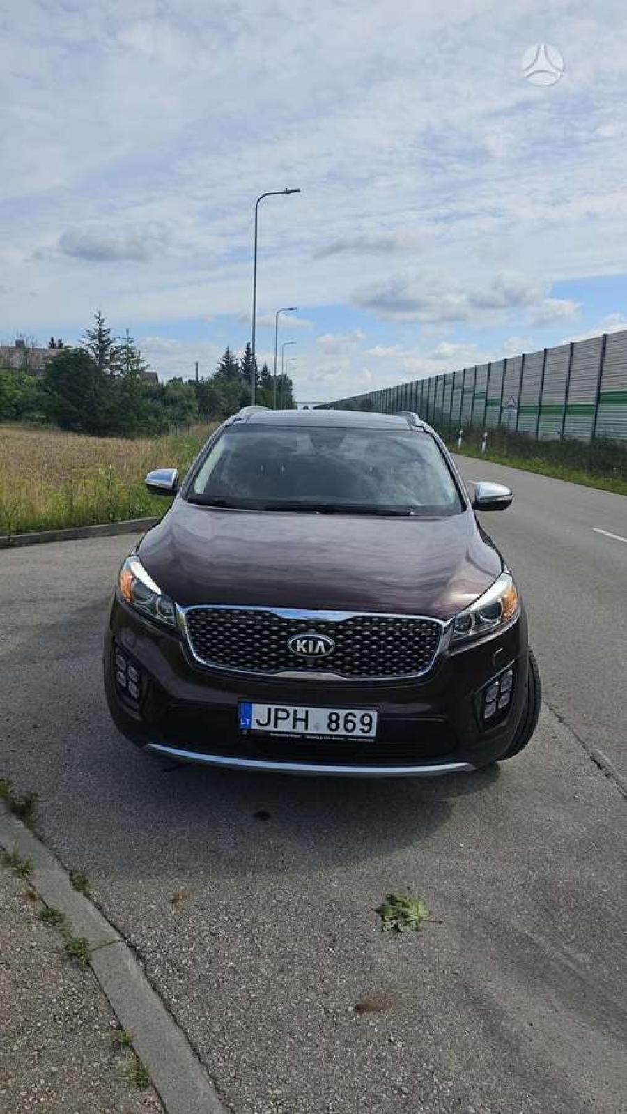 Red Kia Sorento 2017 in Kaunas, with an engine capacity of 2.20 L and mileage of 159 thousand km for 18000 €, photo 1 on AUTOMOTO.COM.LV