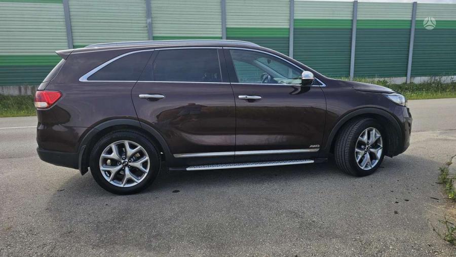 Red Kia Sorento 2017 in Kaunas, with an engine capacity of 2.20 L and mileage of 159 thousand km for 18000 €, photo 3 on AUTOMOTO.COM.LV
