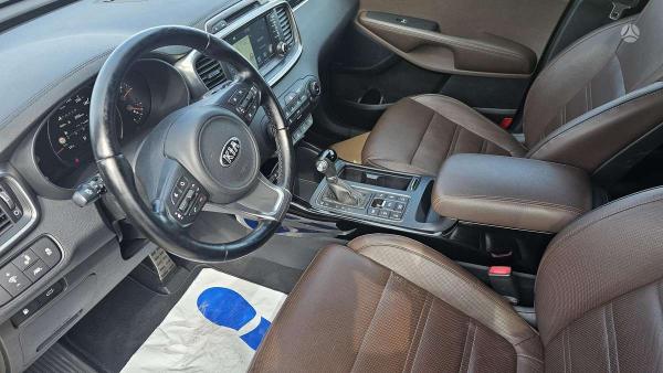 Sarkans Kia Sorento 2017 Kauņa, ar dzinēja tilpumu 2.20 L un nobraukumu 159 tūkst. km par 18000 €, foto 5 vietnē AUTOMOTO.COM.LV