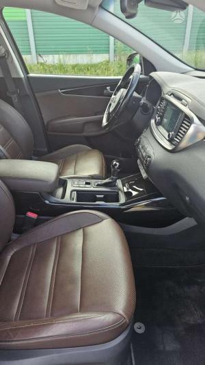Red Kia Sorento 2017 in Kaunas, with an engine capacity of 2.20 L and mileage of 159 thousand km for 18000 €, photo 7 on AUTOMOTO.COM.LV