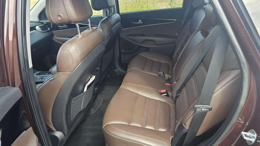 Red Kia Sorento 2017 in Kaunas, with an engine capacity of 2.20 L and mileage of 159 thousand km for 18000 €, photo 10 on AUTOMOTO.COM.LV