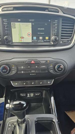 Red Kia Sorento 2017 in Kaunas, with an engine capacity of 2.20 L and mileage of 159 thousand km for 18000 €, photo 15 on AUTOMOTO.COM.LV