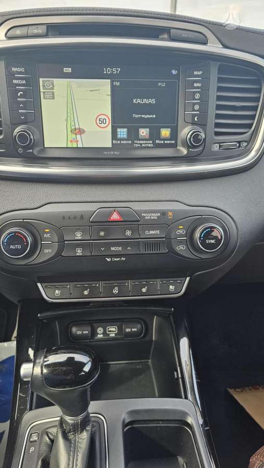 Red Kia Sorento 2017 in Kaunas, with an engine capacity of 2.20 L and mileage of 159 thousand km for 18000 €, photo 15 on AUTOMOTO.COM.LV