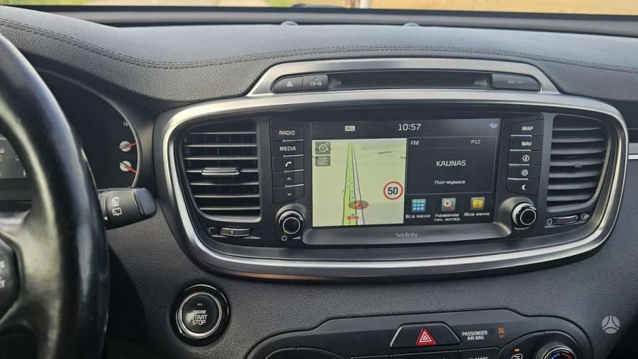 Red Kia Sorento 2017 in Kaunas, with an engine capacity of 2.20 L and mileage of 159 thousand km for 18000 €, photo 16 on AUTOMOTO.COM.LV