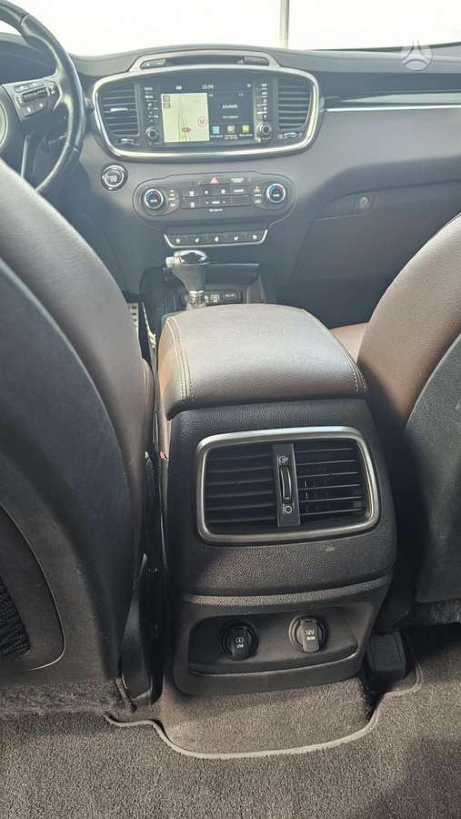 Red Kia Sorento 2017 in Kaunas, with an engine capacity of 2.20 L and mileage of 159 thousand km for 18000 €, photo 18 on AUTOMOTO.COM.LV