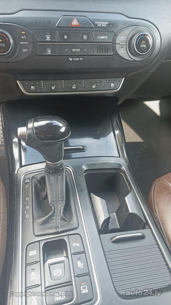 Red Kia Sorento 2017 in Tallinn, with an engine capacity of 2.20 L and mileage of 259 thousand km for 13500 €, photo 10 on AUTOMOTO.COM.LV