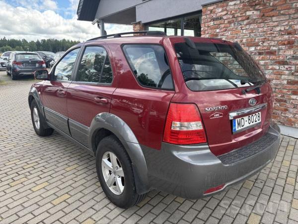 Red Kia Sorento 2010 in Talsi, with an engine capacity of 2.50 L and mileage of 259 thousand km for 2770 €, photo 2 on AUTOMOTO.COM.LV
