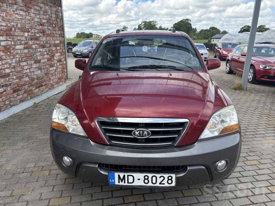 Red Kia Sorento 2010 in Talsi, with an engine capacity of 2.50 L and mileage of 259 thousand km for 2770 €, photo 8 on AUTOMOTO.COM.LV