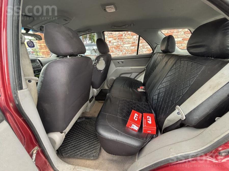 Red Kia Sorento 2010 in Talsi, with an engine capacity of 2.50 L and mileage of 259 thousand km for 2770 €, photo 9 on AUTOMOTO.COM.LV