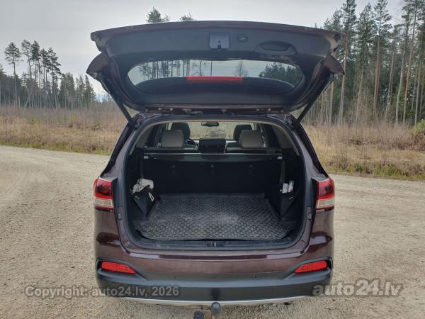 Red Kia Sorento 2017 in Rapla, with an engine capacity of 2.20 L and mileage of 140 thousand km for 22500 €, photo 9 on AUTOMOTO.COM.LV