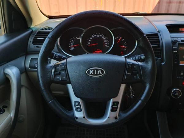Kia Sorento 2011 in Riga, with an engine capacity of 2.00 L and mileage of 249 thousand km for 7450 €, photo 10 on AUTOMOTO.COM.LV