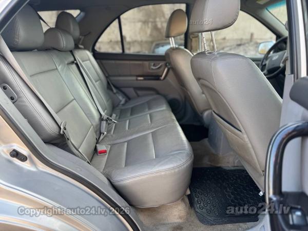 Kia Sorento 2006 in Narva, with an engine capacity of 2.50 L and mileage of 218 thousand km for 2890 €, photo 8 on AUTOMOTO.COM.LV