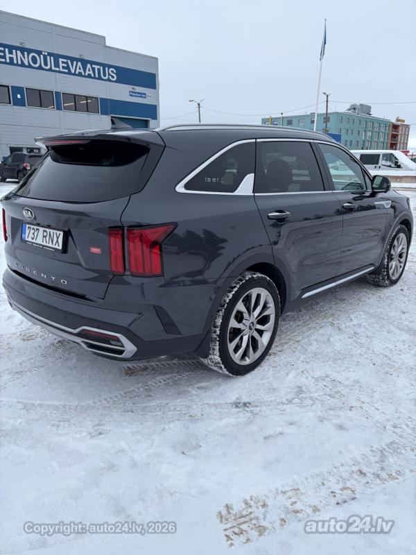 Kia Sorento 2021 in Tallinn, with an engine capacity of 2.20 L and mileage of 110 thousand km for 31900 €, photo 3 on AUTOMOTO.COM.LV