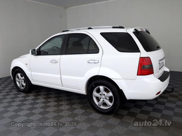 White Kia Sorento 2006 in Tallinn, with an engine capacity of 2.50 L and mileage of 225 thousand km for 2799 €, photo 4 on AUTOMOTO.COM.LV