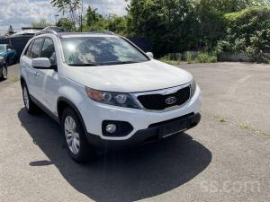 Balts Kia Sorento 2010 Rīga, ar dzinēja tilpumu 2.20 L un nobraukumu 241 tūkst. km par 7500 €, foto  vietnē AUTOMOTO.COM.LV