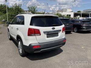 Balts Kia Sorento 2010 Rīga, ar dzinēja tilpumu 2.20 L un nobraukumu 241 tūkst. km par 7500 €, foto 4 vietnē AUTOMOTO.COM.LV