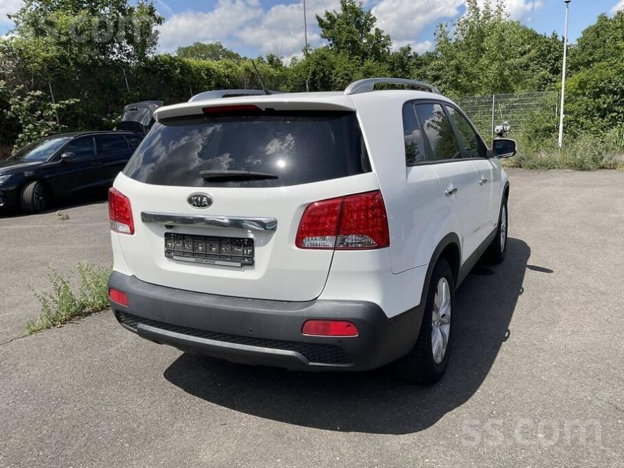 Balts Kia Sorento 2010 Rīga, ar dzinēja tilpumu 2.20 L un nobraukumu 241 tūkst. km par 7500 €, foto 5 vietnē AUTOMOTO.COM.LV