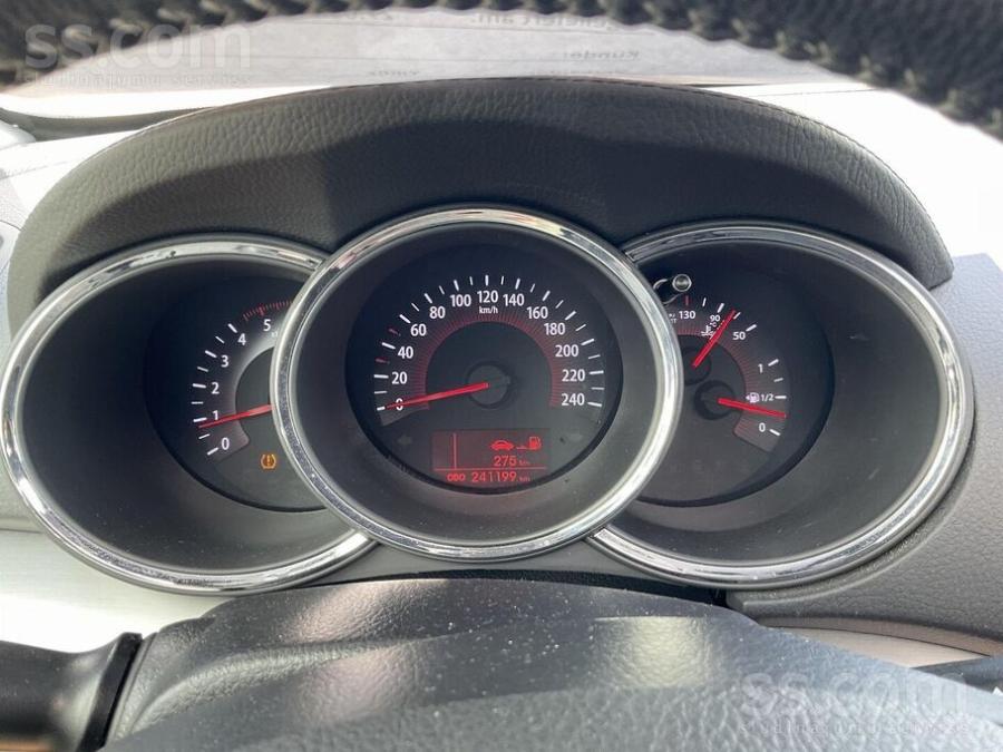 Balts Kia Sorento 2010 Rīga, ar dzinēja tilpumu 2.20 L un nobraukumu 241 tūkst. km par 7500 €, foto 7 vietnē AUTOMOTO.COM.LV