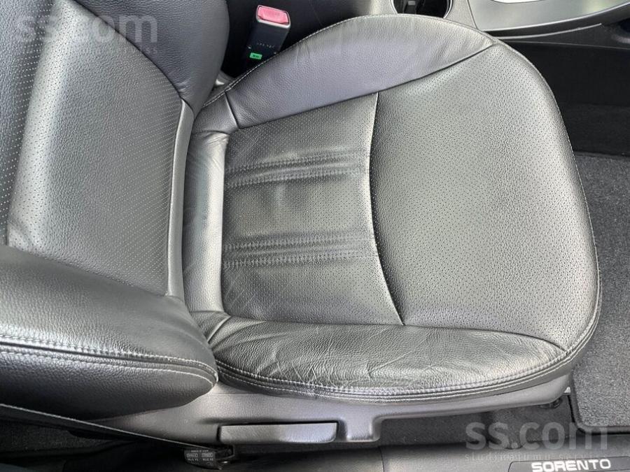 Balts Kia Sorento 2010 Rīga, ar dzinēja tilpumu 2.20 L un nobraukumu 241 tūkst. km par 7500 €, foto 11 vietnē AUTOMOTO.COM.LV