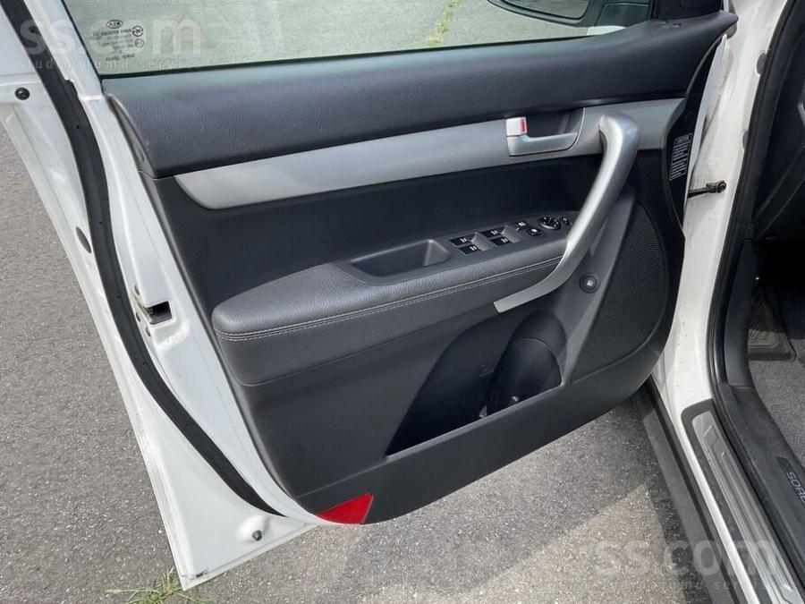 Balts Kia Sorento 2010 Rīga, ar dzinēja tilpumu 2.20 L un nobraukumu 241 tūkst. km par 7500 €, foto 12 vietnē AUTOMOTO.COM.LV