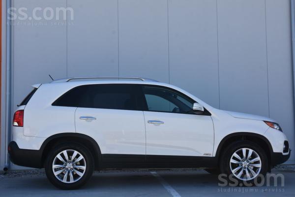 Balts Kia Sorento 2010 Rīga, ar dzinēja tilpumu 2.20 L un nobraukumu 241 tūkst. km par 7700 €, foto 5 vietnē AUTOMOTO.COM.LV
