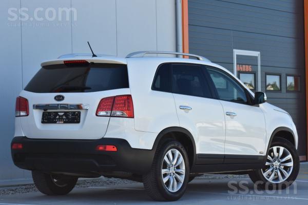 Balts Kia Sorento 2010 Rīga, ar dzinēja tilpumu 2.20 L un nobraukumu 241 tūkst. km par 7700 €, foto 6 vietnē AUTOMOTO.COM.LV