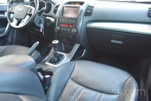 Balts Kia Sorento 2010 Rīga, ar dzinēja tilpumu 2.20 L un nobraukumu 241 tūkst. km par 7700 €, foto 8 vietnē AUTOMOTO.COM.LV