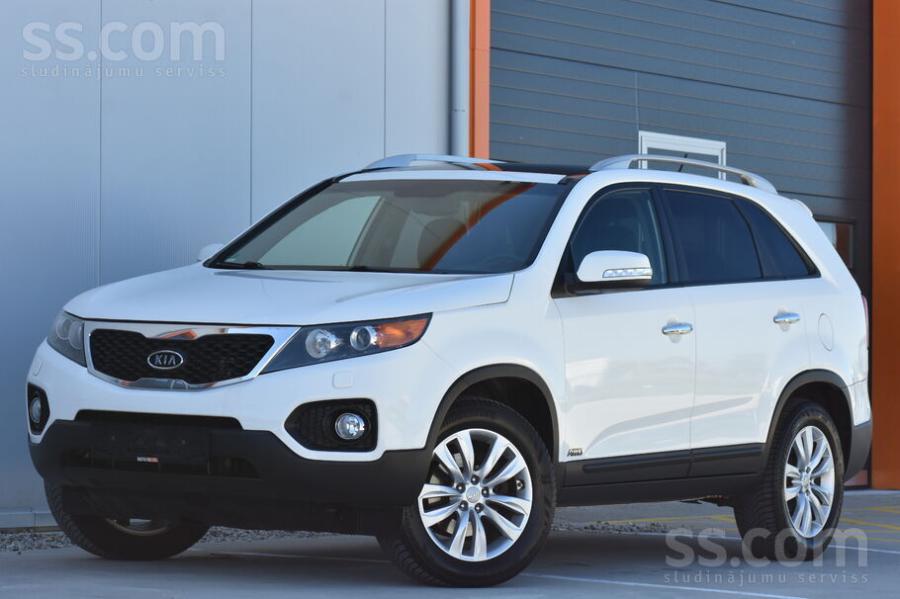 White Kia Sorento 2010 in Riga, with an engine capacity of 2.20 L and mileage of 241 thousand km for 7450 €, photo 1 on AUTOMOTO.COM.LV