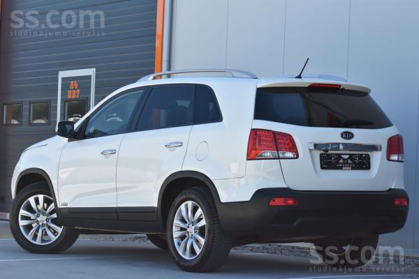 Balts Kia Sorento 2010 Rīga, ar dzinēja tilpumu 2.20 L un nobraukumu 241 tūkst. km par 8450 €, foto 3 vietnē AUTOMOTO.COM.LV