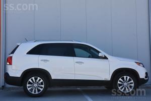 White Kia Sorento 2010 in Riga, with an engine capacity of 2.20 L and mileage of 241 thousand km for 7450 €, photo 6 on AUTOMOTO.COM.LV
