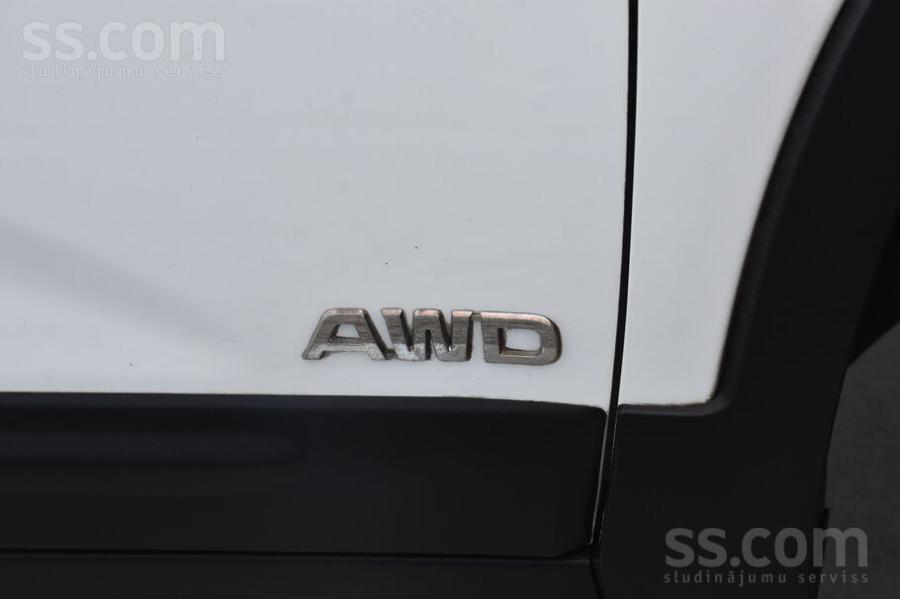 White Kia Sorento 2010 in Riga, with an engine capacity of 2.20 L and mileage of 241 thousand km for 7450 €, photo 20 on AUTOMOTO.COM.LV