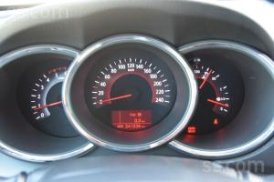 White Kia Sorento 2010 in Riga, with an engine capacity of 2.20 L and mileage of 241 thousand km for 7450 €, photo 22 on AUTOMOTO.COM.LV