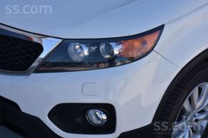 White Kia Sorento 2010 in Riga, with an engine capacity of 2.20 L and mileage of 241 thousand km for 7450 €, photo 29 on AUTOMOTO.COM.LV