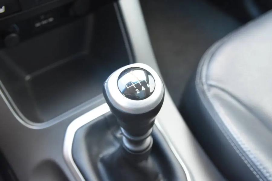 Balts Kia Sorento 2010 Mārupe, ar dzinēja tilpumu 2.20 L un nobraukumu 241 tūkst. km par 7500 €, foto 16 vietnē AUTOMOTO.COM.LV