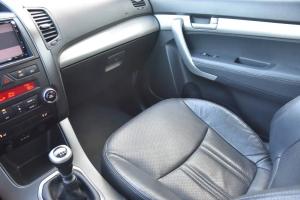 Balts Kia Sorento 2010 Mārupe, ar dzinēja tilpumu 2.20 L un nobraukumu 241 tūkst. km par 7500 €, foto 20 vietnē AUTOMOTO.COM.LV