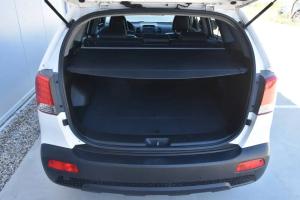 Balts Kia Sorento 2010 Mārupe, ar dzinēja tilpumu 2.20 L un nobraukumu 241 tūkst. km par 7500 €, foto 22 vietnē AUTOMOTO.COM.LV