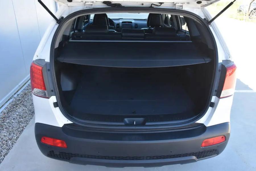 Balts Kia Sorento 2010 Mārupe, ar dzinēja tilpumu 2.20 L un nobraukumu 241 tūkst. km par 7500 €, foto 22 vietnē AUTOMOTO.COM.LV