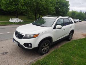 White Kia Sorento 2010 in Vilnius, with an engine capacity of 2.20 L and mileage of 330 thousand km for 2650 €, photo  on AUTOMOTO.COM.LV